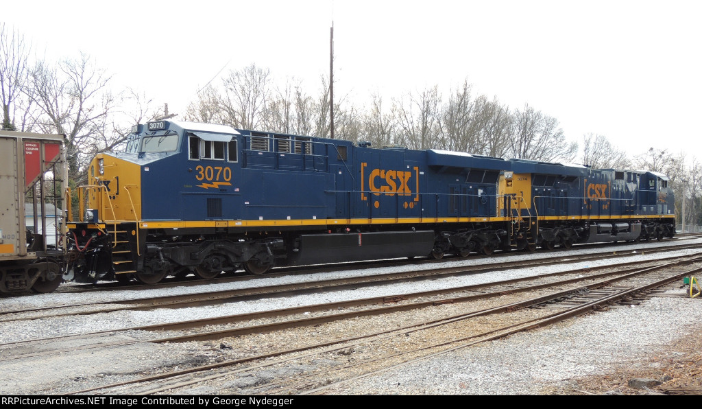 CSX 3070 / 3074 (ES44AH) NEW GEVO's